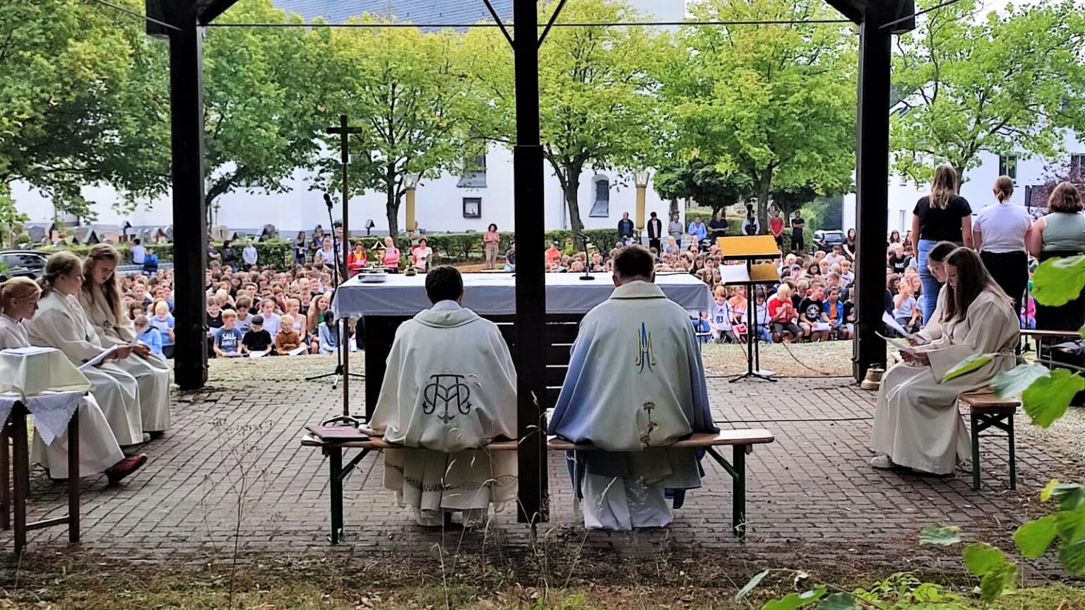 Schulwallfahrt des Gymnasiums Maria Königin - mit über 700 ...